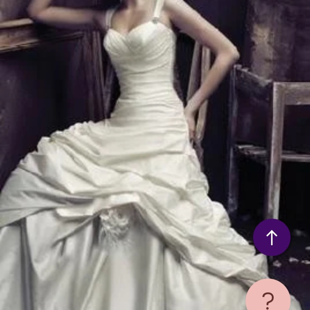 Paloma Blanca Ivory Wedding Gown With Sweetheart Neck… - Gem